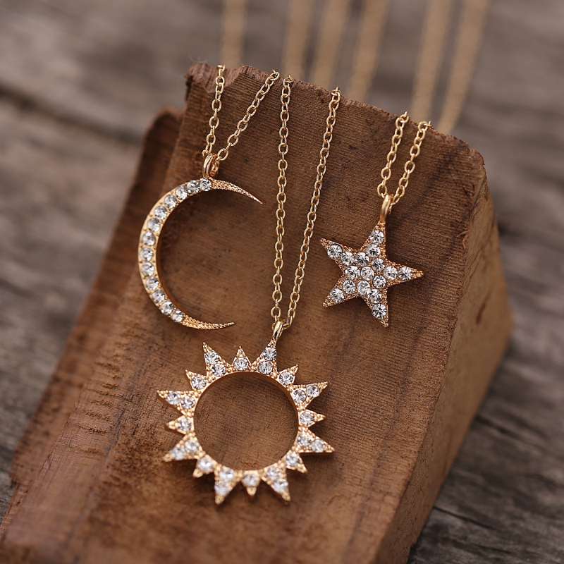 Wholesale Women Creative Hollow Star Moon Pendant Rhinestone Decor Necklaces