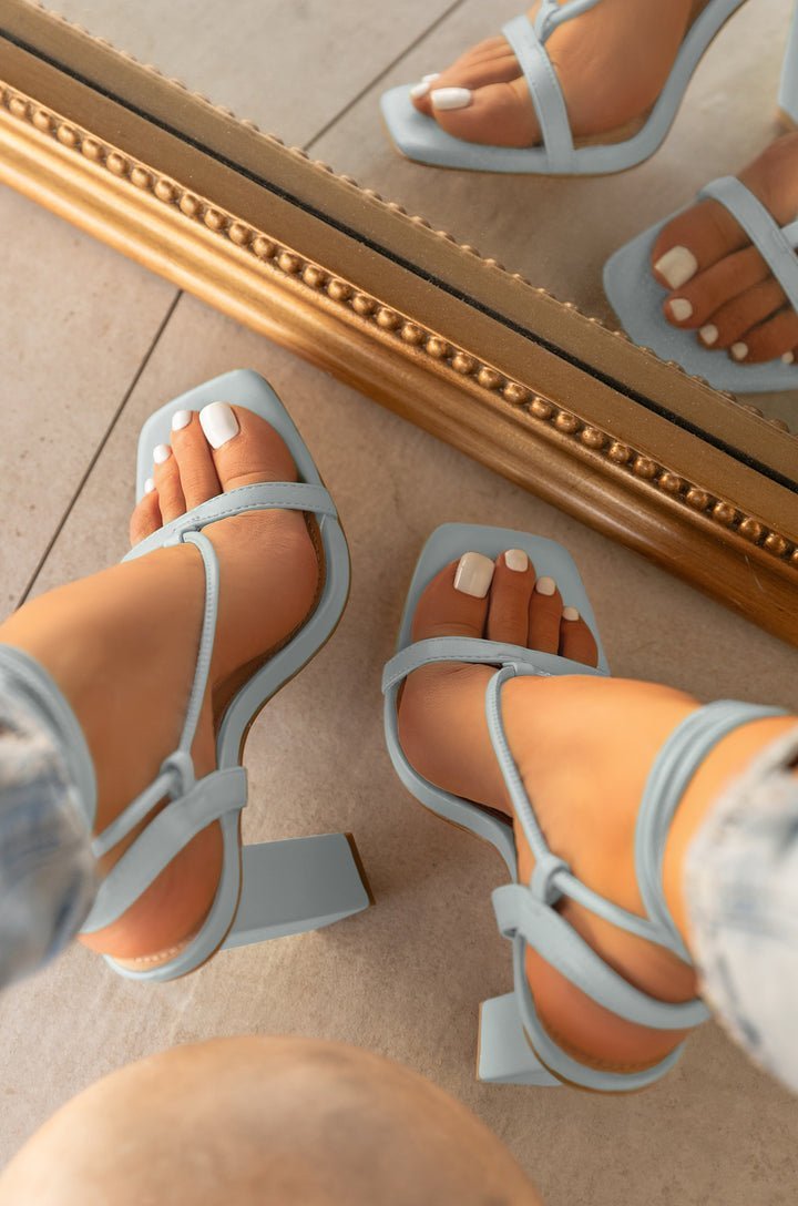 Wholesale Women Fashion Square Toe Strappy Chunky Heel Wholesale Women Fashion Square Toe Strappy Chunky Heel