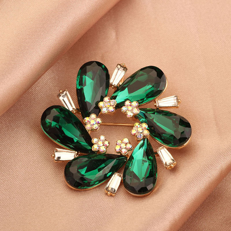 Fashion brooches wholesale store