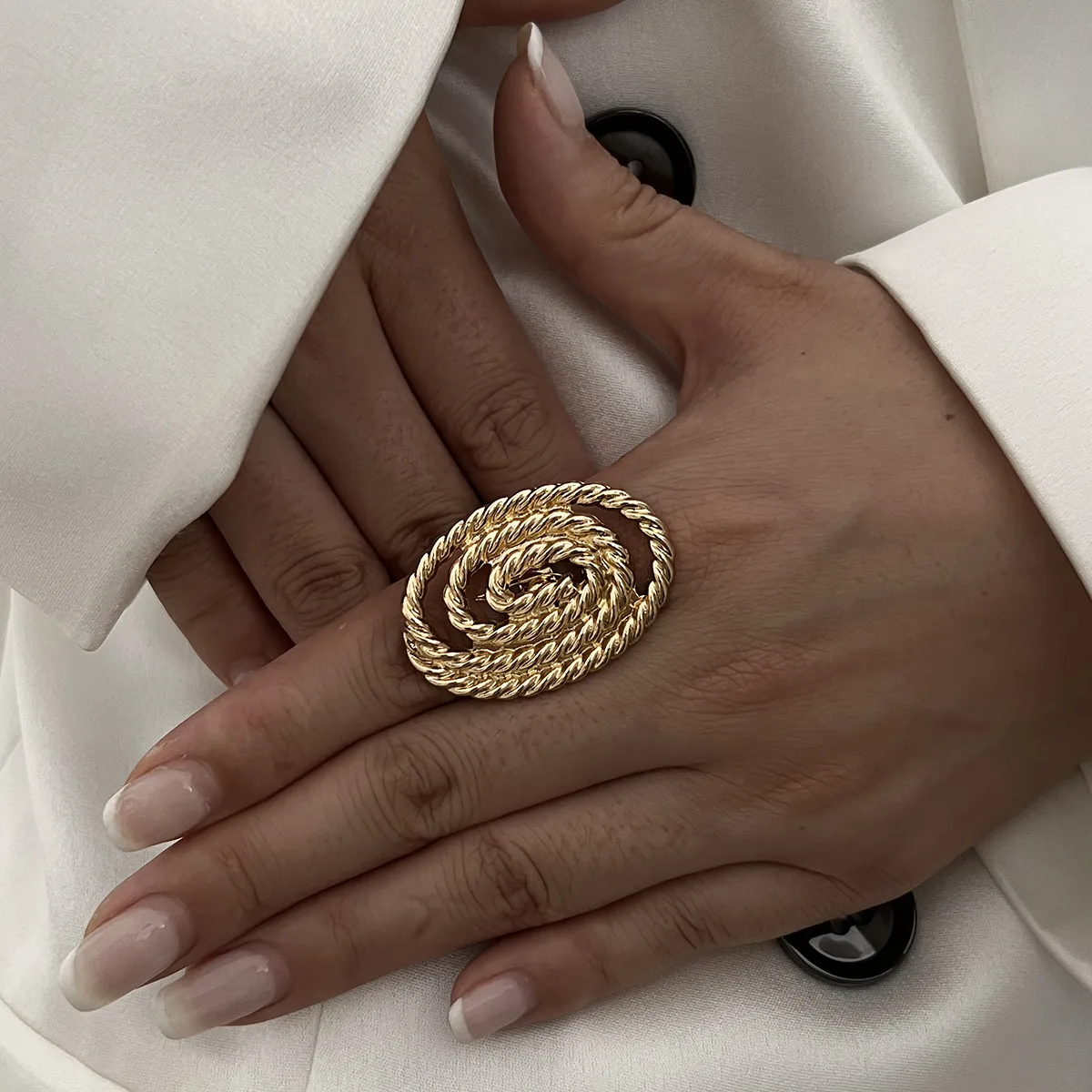 Wholesale Women Fashion Exaggerated Metal Wind Ripple Spiral Starfish Ring